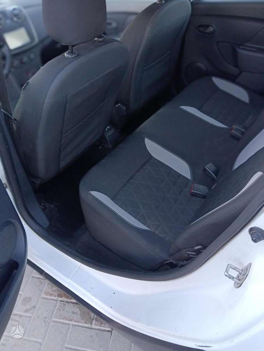 White Dacia Sandero 2016 in Taurage, with an engine capacity of 1.46 L and mileage of 240 thousand km for 3650 €, photo 28 on AUTOMOTO.COM.LV