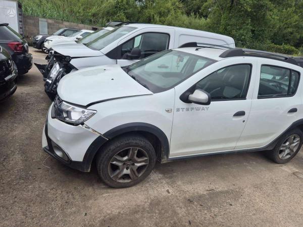 White Dacia Sandero 2018 in Taurage, with an engine capacity of 1.46 L and mileage of 94 thousand km for 3800 €, photo 1 on AUTOMOTO.COM.LV