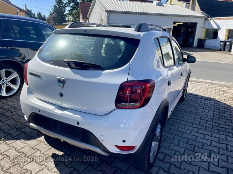 White Dacia Sandero 2019 in Tallinn, with an engine capacity of 0.90 L and mileage of 160 thousand km for 5590 €, photo 3 on AUTOMOTO.COM.LV