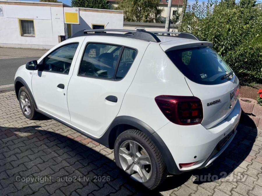 White Dacia Sandero 2019 in Tallinn, with an engine capacity of 0.90 L and mileage of 160 thousand km for 5590 €, photo 4 on AUTOMOTO.COM.LV