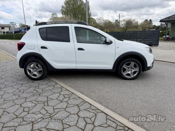 White Dacia Sandero 2019 in Tallinn, with an engine capacity of 0.90 L and mileage of 160 thousand km for 4999 €, photo 4 on AUTOMOTO.COM.LV