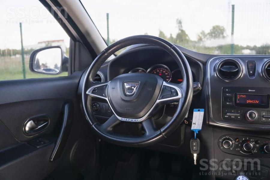 White Dacia Sandero 2019 in Riga, with an engine capacity of 0.90 L and mileage of 147 thousand km for 7290 €, photo 13 on AUTOMOTO.COM.LV