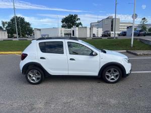White Dacia Sandero 2019 in Kaunas, with an engine capacity of 0.90 L and mileage of 67 thousand km for 5499 €, photo 3 on AUTOMOTO.COM.LV