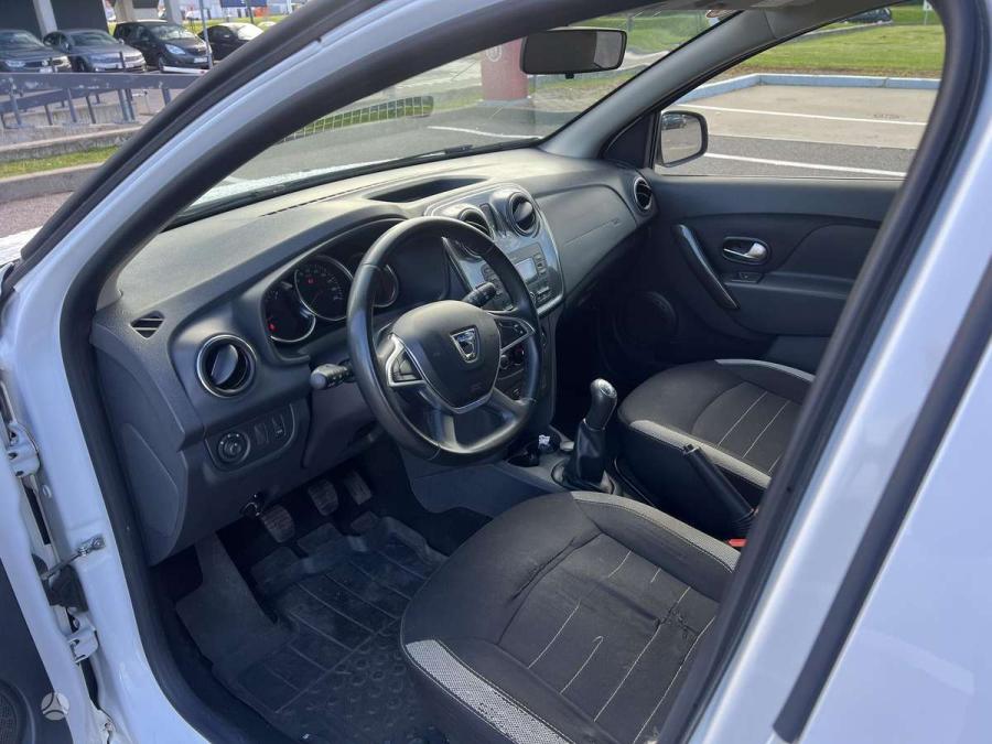 White Dacia Sandero 2019 in Kaunas, with an engine capacity of 0.90 L and mileage of 67 thousand km for 5499 €, photo 10 on AUTOMOTO.COM.LV