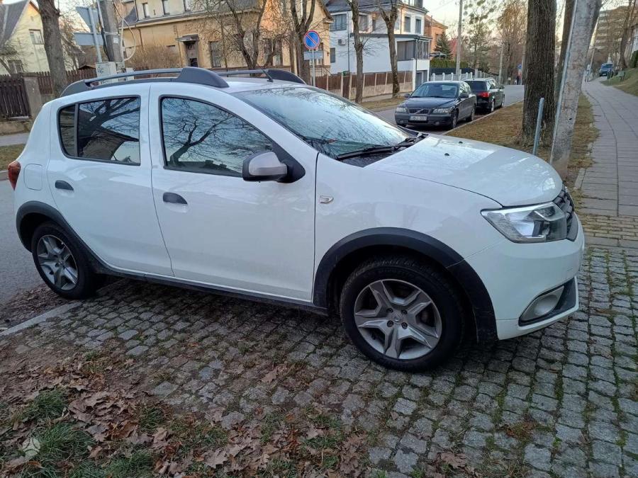 White Dacia Sandero 2020 in Kaunas, with an engine capacity of 0.90 L and mileage of 82 thousand km for 4000 €, photo 3 on AUTOMOTO.COM.LV