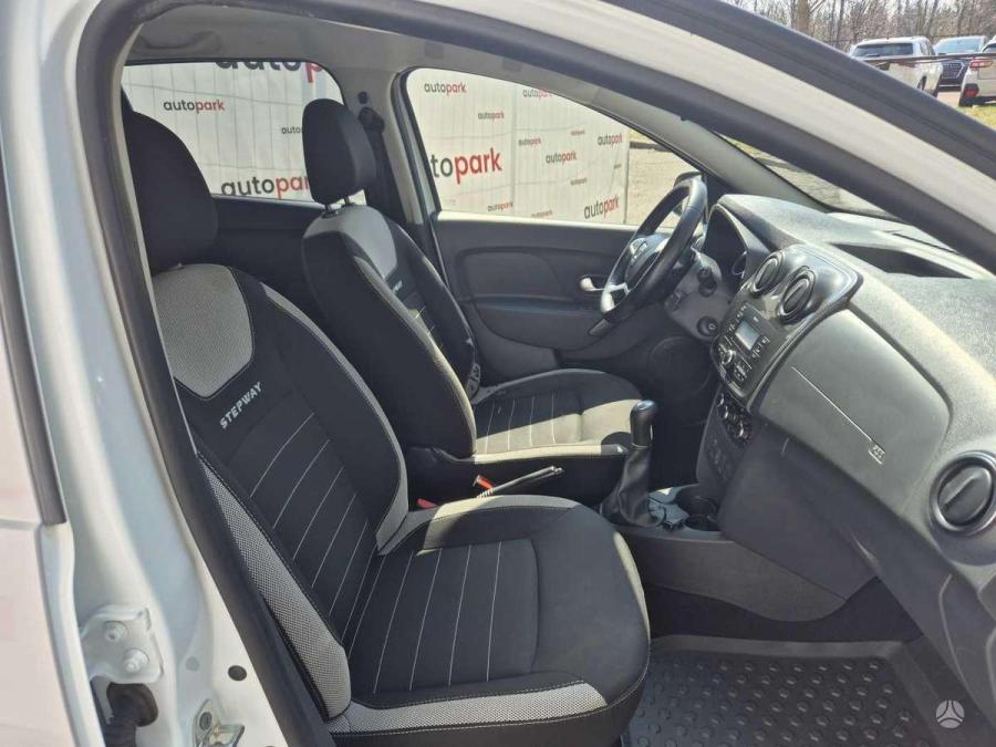 White Dacia Sandero 2020 in Vilnius, with an engine capacity of 0.90 L and mileage of 124 thousand km for 4900 €, photo 8 on AUTOMOTO.COM.LV