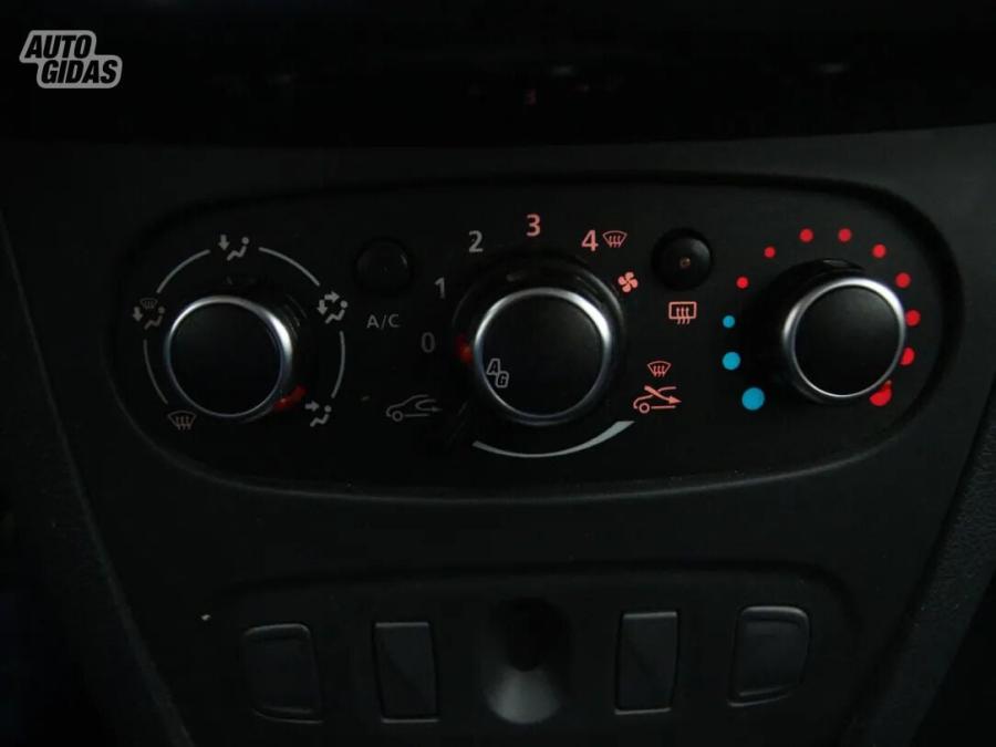 White Dacia Sandero 2020 in Vilnius, with an engine capacity of 1.00 L and mileage of 156 thousand km for 7099 €, photo 21 on AUTOMOTO.COM.LV