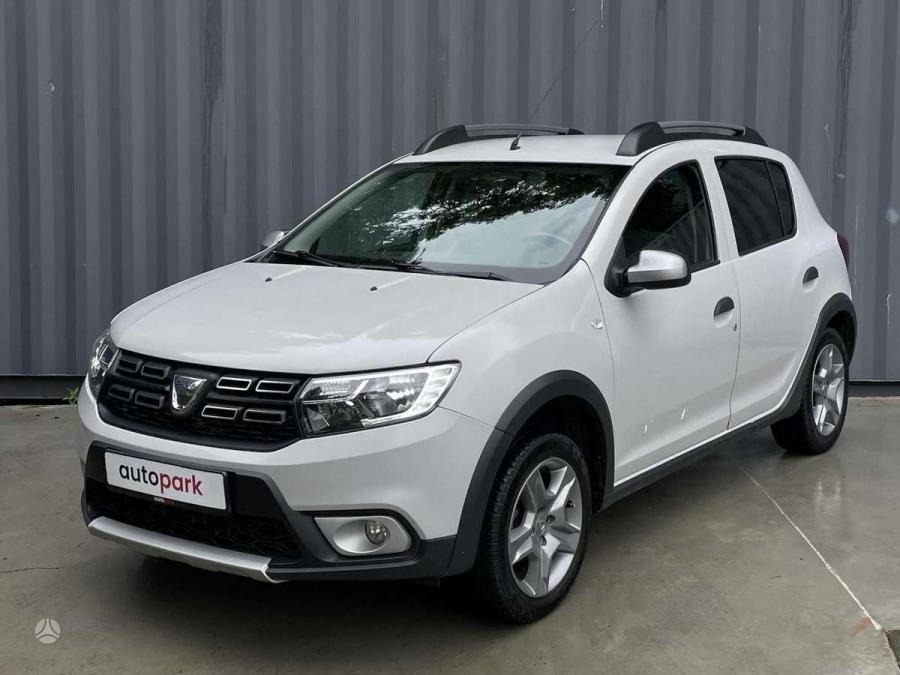 White Dacia Sandero 2020 in Vilnius, with an engine capacity of 0.90 L and mileage of 135 thousand km for 4500 €, photo 1 on AUTOMOTO.COM.LV