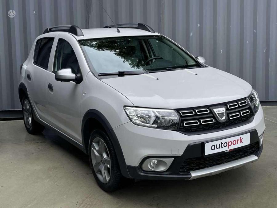 White Dacia Sandero 2020 in Vilnius, with an engine capacity of 0.90 L and mileage of 135 thousand km for 4500 €, photo 3 on AUTOMOTO.COM.LV