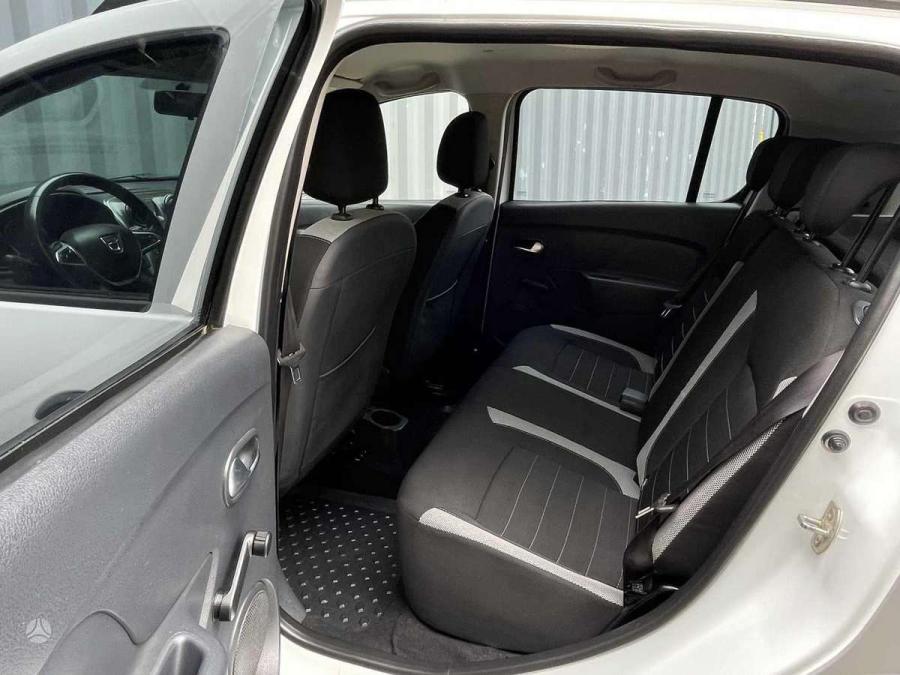 White Dacia Sandero 2020 in Vilnius, with an engine capacity of 0.90 L and mileage of 135 thousand km for 4500 €, photo 7 on AUTOMOTO.COM.LV