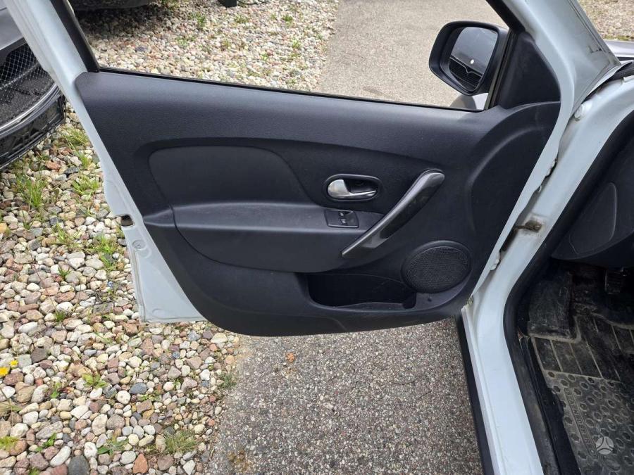 Balts Dacia Sandero 2020 Viļņa, ar dzinēja tilpumu 0.90 L un nobraukumu 100 tūkst. km par 3777 €, foto 12 vietnē AUTOMOTO.COM.LV