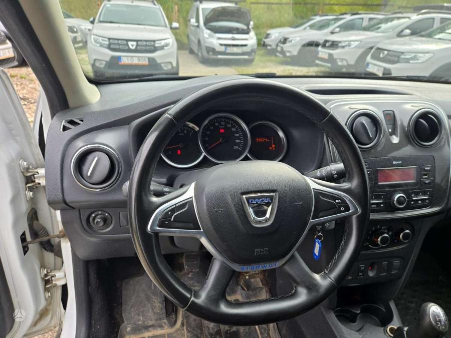 Balts Dacia Sandero 2020 Viļņa, ar dzinēja tilpumu 0.90 L un nobraukumu 100 tūkst. km par 3777 €, foto 13 vietnē AUTOMOTO.COM.LV