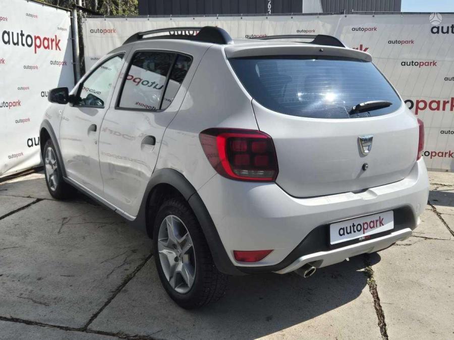 White Dacia Sandero 2020 in Ukmerge, with an engine capacity of 0.90 L and mileage of 124 thousand km for 4900 €, photo 21 on AUTOMOTO.COM.LV