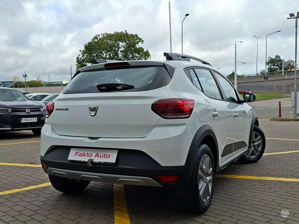 White Dacia Sandero 2021 in Vilnius, with an engine capacity of 1.00 L and mileage of 60 thousand km for 11500 €, photo 5 on AUTOMOTO.COM.LV