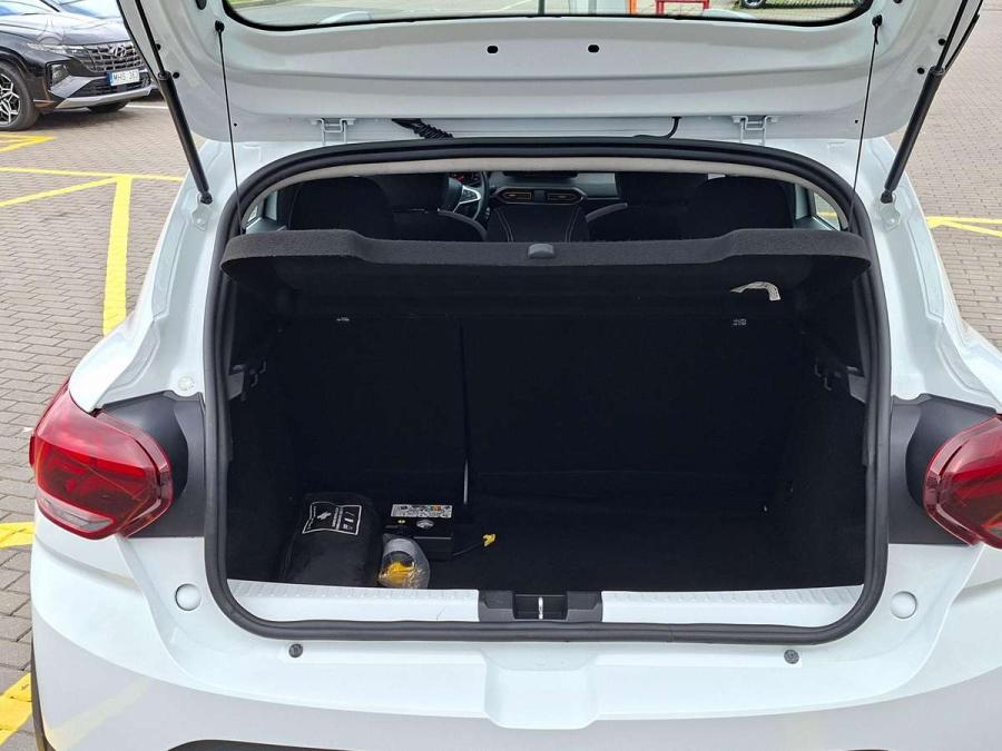 Balts Dacia Sandero 2021 Viļņa, ar dzinēja tilpumu 1.00 L un nobraukumu 60 tūkst. km par 11500 €, foto 22 vietnē AUTOMOTO.COM.LV