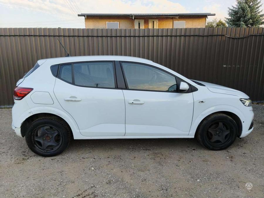 White Dacia Sandero 2021 in Kaunas, with an engine capacity of 1.00 L and mileage of 98 thousand km for 4200 €, photo 5 on AUTOMOTO.COM.LV