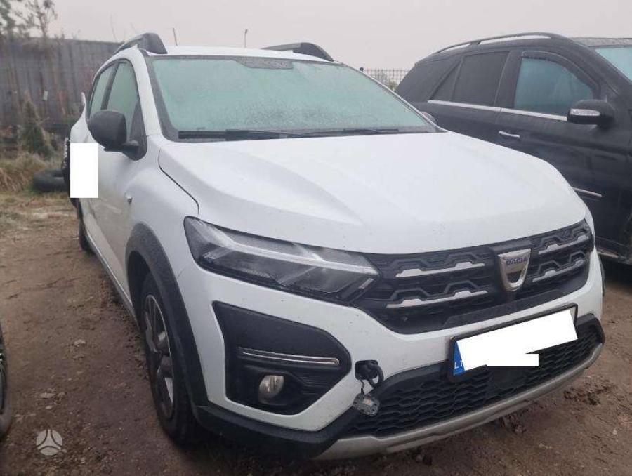 White Dacia Sandero 2022 in Anyksciai, with an engine capacity of 1.00 L and mileage of 56 thousand km for 4250 €, photo 2 on AUTOMOTO.COM.LV