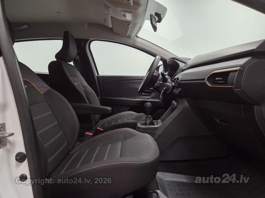 White Dacia Sandero 2022 in Tallinn, with an engine capacity of 1.00 L and mileage of 102 thousand km for 8900 €, photo 15 on AUTOMOTO.COM.LV