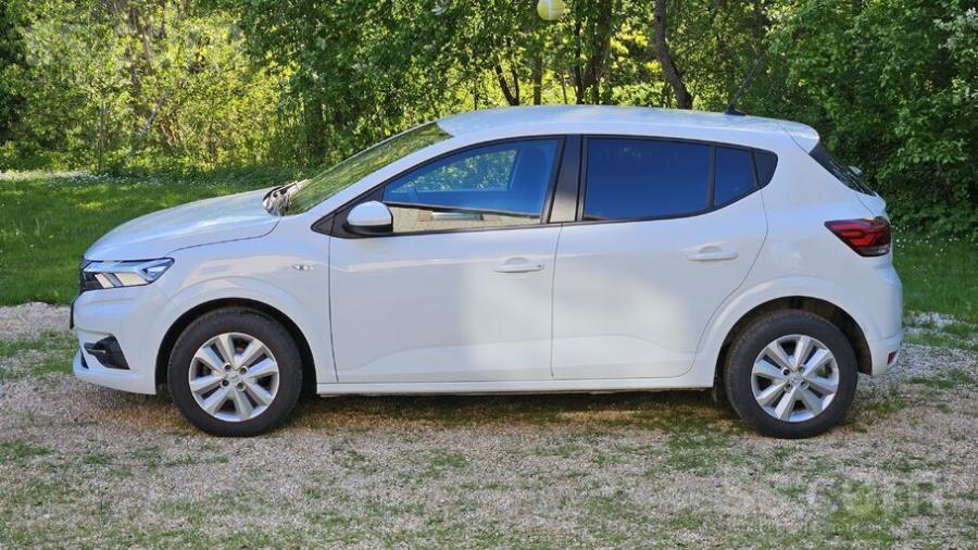 White Dacia Sandero 2022 in Riga, with an engine capacity of 1.00 L and mileage of 51 thousand km for 9250 €, photo 8 on AUTOMOTO.COM.LV