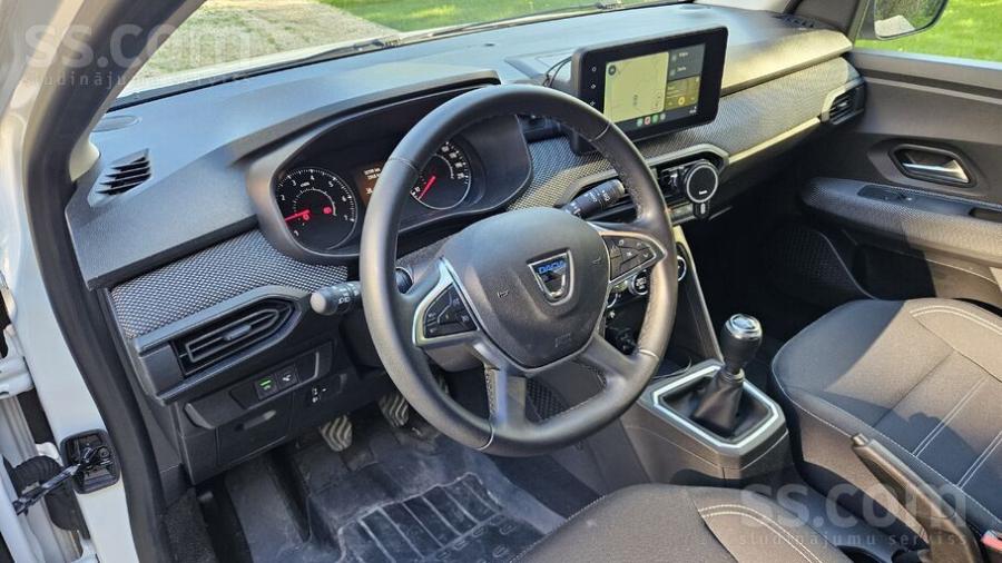 White Dacia Sandero 2022 in Riga, with an engine capacity of 1.00 L and mileage of 51 thousand km for 9250 €, photo 11 on AUTOMOTO.COM.LV