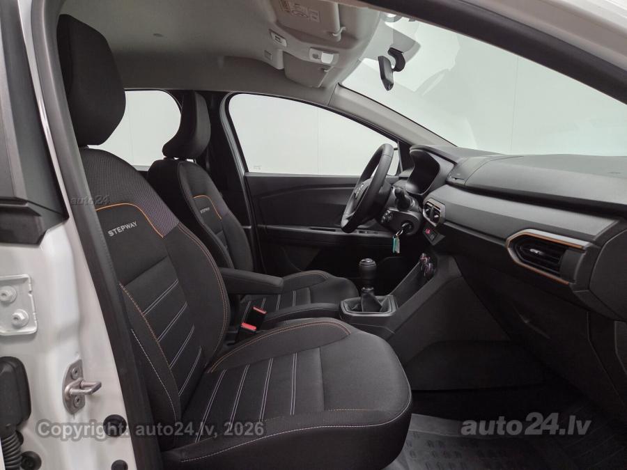 White Dacia Sandero 2022 in Tallinn, with an engine capacity of 1.00 L and mileage of 76 thousand km for 8900 €, photo 15 on AUTOMOTO.COM.LV