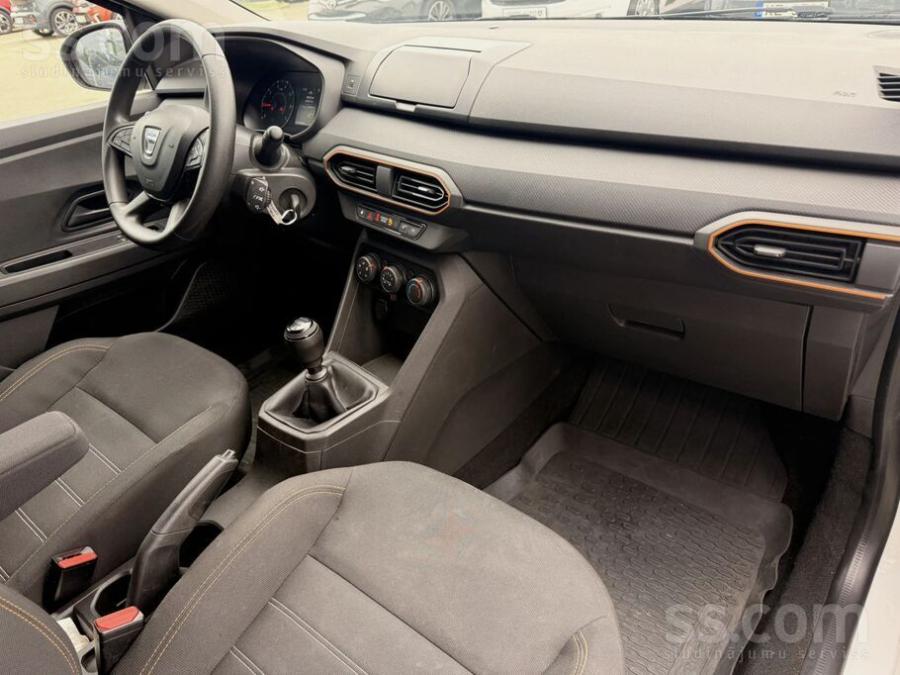Balts Dacia Sandero 2022 Rīga, ar dzinēja tilpumu 1.00 L un nobraukumu 45 tūkst. km par 8990 €, foto 10 vietnē AUTOMOTO.COM.LV