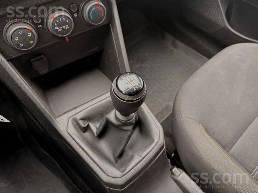 Balts Dacia Sandero 2022 Rīga, ar dzinēja tilpumu 1.00 L un nobraukumu 45 tūkst. km par 8990 €, foto 12 vietnē AUTOMOTO.COM.LV