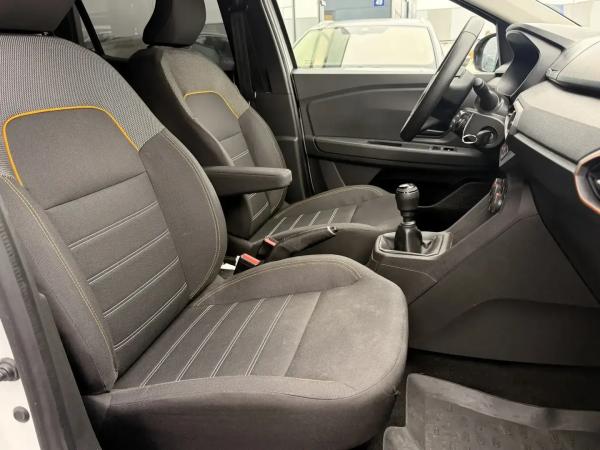 Balts Dacia Sandero 2022 Rīga, ar dzinēja tilpumu 1.00 L un nobraukumu 45 tūkst. km par 8990 €, foto 9 vietnē AUTOMOTO.COM.LV