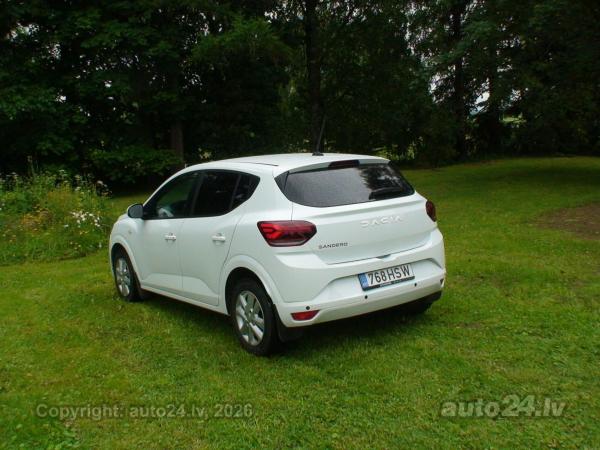 White Dacia Sandero 2023 in Rakvere, with an engine capacity of 1.00 L and mileage of 38 thousand km for 11600 €, photo 4 on AUTOMOTO.COM.LV