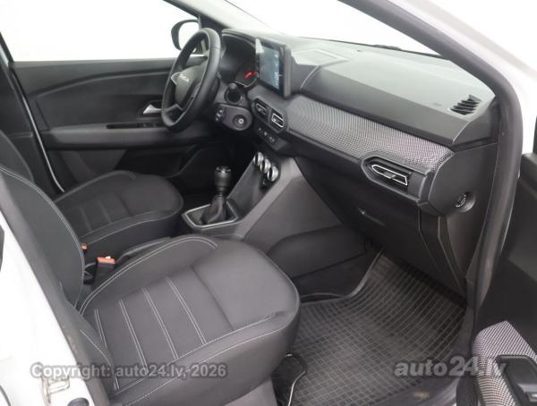White Dacia Sandero 2023 in Tallinn, with an engine capacity of 1.00 L and mileage of 38 thousand km for 10900 €, photo 8 on AUTOMOTO.COM.LV