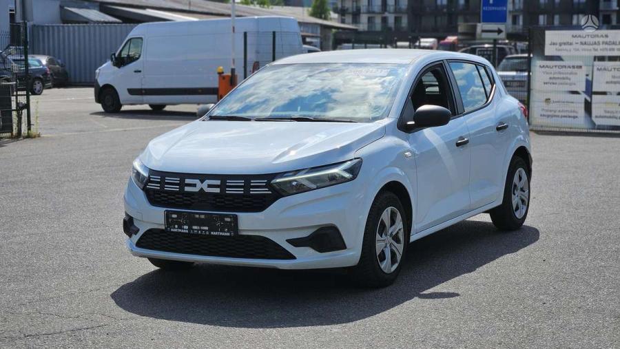 White Dacia Sandero 2024 in Vilnius, with an engine capacity of 1.00 L and mileage of 27 thousand km for 8000 €, photo 1 on AUTOMOTO.COM.LV