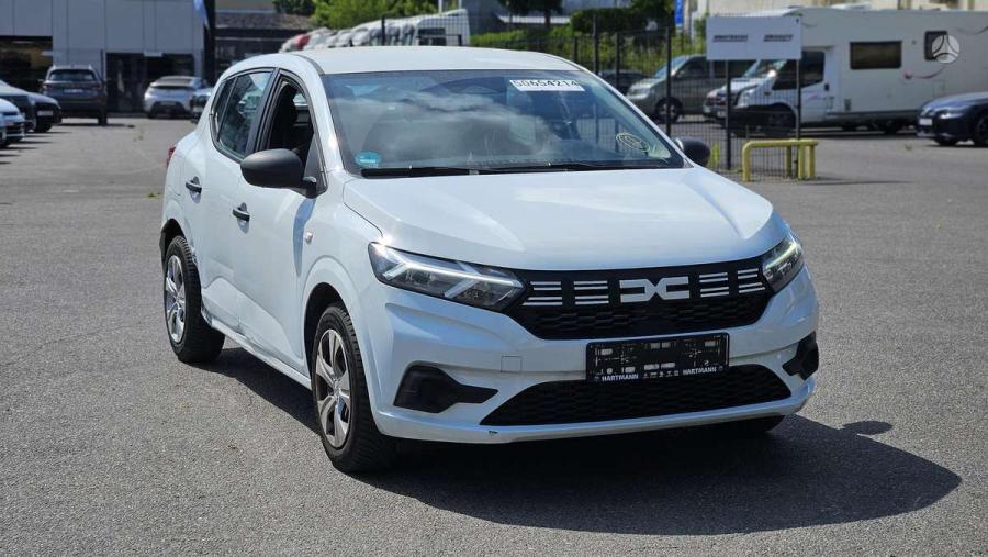 White Dacia Sandero 2024 in Vilnius, with an engine capacity of 1.00 L and mileage of 27 thousand km for 8000 €, photo 6 on AUTOMOTO.COM.LV