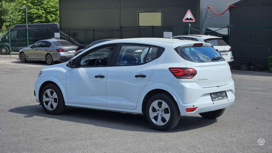 White Dacia Sandero 2024 in Vilnius, with an engine capacity of 1.00 L and mileage of 27 thousand km for 8000 €, photo 8 on AUTOMOTO.COM.LV