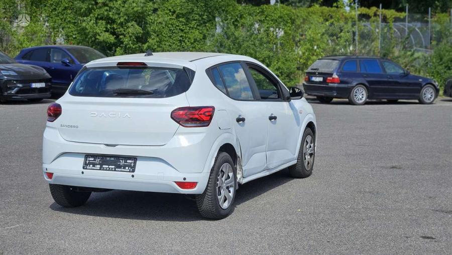 White Dacia Sandero 2024 in Vilnius, with an engine capacity of 1.00 L and mileage of 27 thousand km for 8000 €, photo 11 on AUTOMOTO.COM.LV