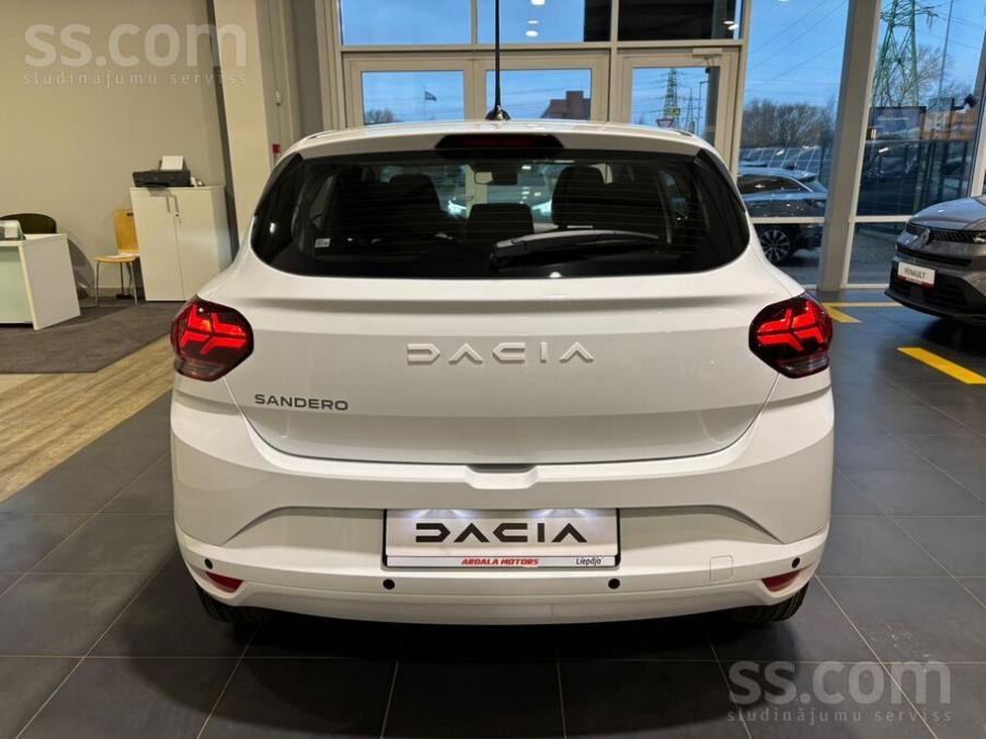 White Dacia Sandero 2025 in Liepaja, with an engine capacity of 1.00 L and mileage of 12 thousand km for 14840 €, photo 4 on AUTOMOTO.COM.LV