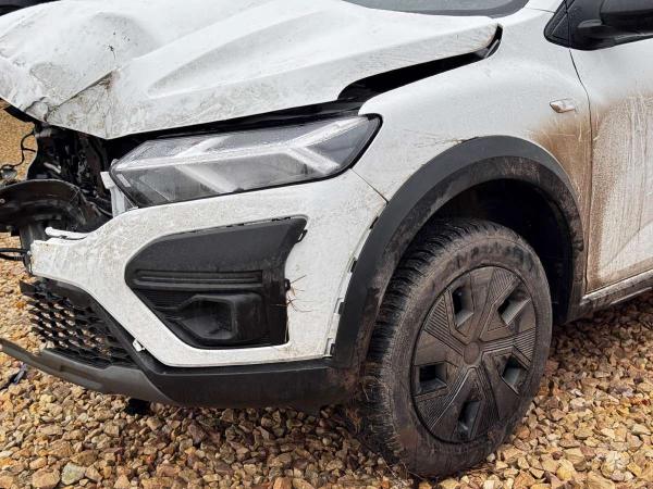 White Dacia Sandero 2025 in Riga, with an engine capacity of 1.00 L and mileage of 18 thousand km for 3620 €, photo 5 on AUTOMOTO.COM.LV