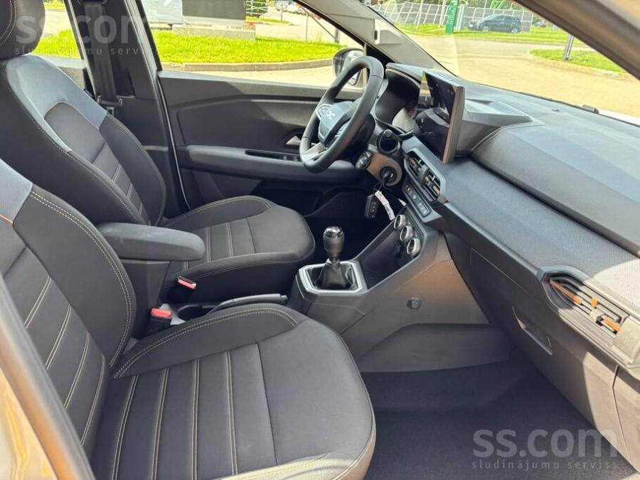 White Dacia Sandero 2026 in Liepaja, with an engine capacity of 1.20 L and mileage of 0 thousand km for 17320 €, photo 13 on AUTOMOTO.COM.LV