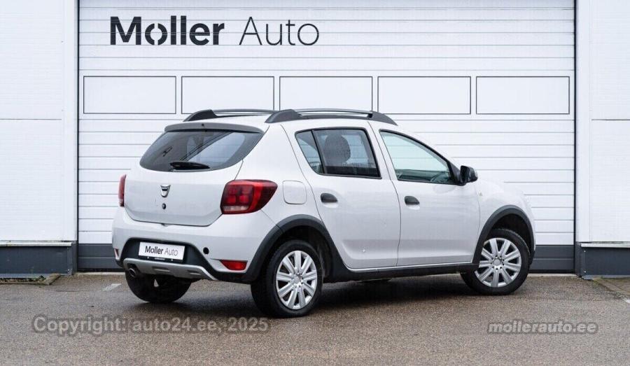 White Dacia Sandero 2020 in Riga, with an engine capacity of 0.90 L and mileage of 110 thousand km for 3074 €, photo 4 on AUTOMOTO.COM.LV