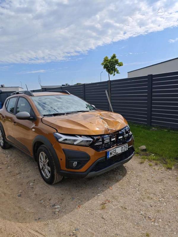 Dacia Sandero 2023 Kauņa vietnē Dzeltens Dacia Sandero 2023 Kauņa, ar dzinēja tilpumu 1.00 L un nobraukumu 12 tūkst. km par 6700 €, foto 1 vietnē AUTOMOTO.COM.LV