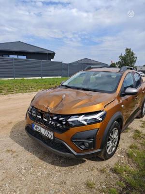 Yellow Dacia Sandero 2023 in Kaunas, with an engine capacity of 1.00 L and mileage of 12 thousand km for 6700 €, photo 3 on AUTOMOTO.COM.LV