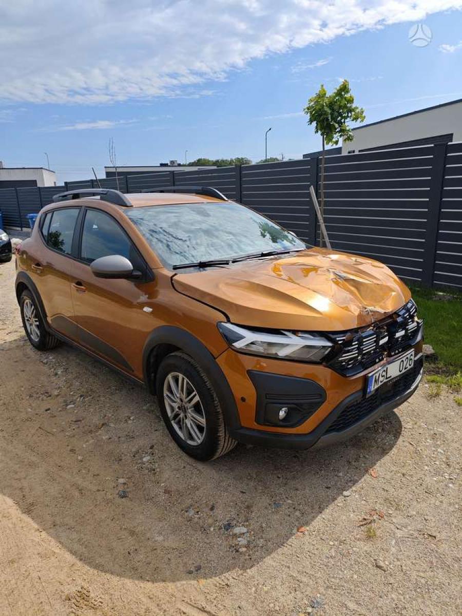 Yellow Dacia Sandero 2023 in Kaunas, with an engine capacity of 1.00 L and mileage of 12 thousand km for 6700 €, photo 4 on AUTOMOTO.COM.LV