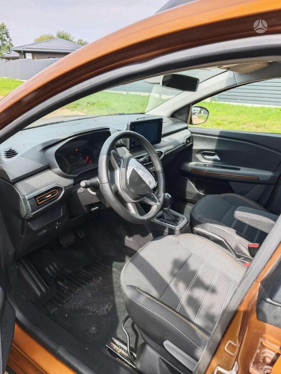 Yellow Dacia Sandero 2023 in Kaunas, with an engine capacity of 1.00 L and mileage of 12 thousand km for 6700 €, photo 7 on AUTOMOTO.COM.LV