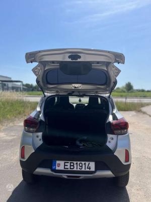 Grey Dacia Spring 2022 in Alytus, with an engine capacity of 0.00 L and mileage of 23 thousand km for 7450 €, photo 5 on AUTOMOTO.COM.LV