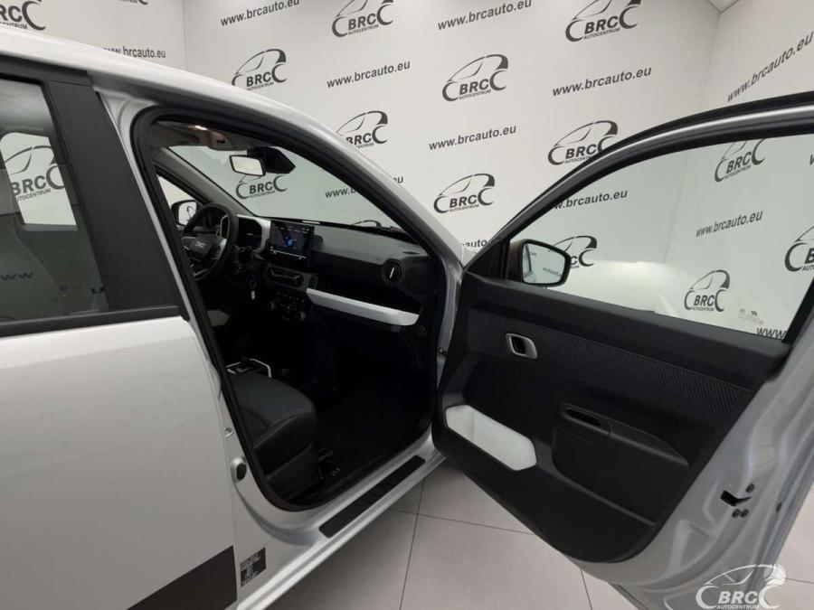 Grey Dacia Spring 2025 in Vilnius, with an engine capacity of 0.00 L and mileage of 1 thousand km for 13500 €, photo 10 on AUTOMOTO.COM.LV
