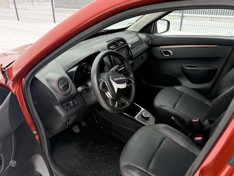 Red Dacia Spring 2023 in Kaunas, with an engine capacity of 0.00 L and mileage of 40 thousand km for 4900 €, photo 8 on AUTOMOTO.COM.LV