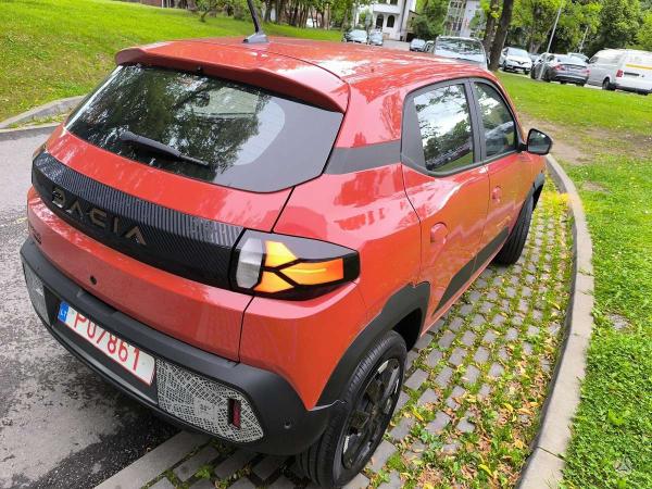 Red Dacia Spring 2025 in Kaunas, with an engine capacity of 0.00 L and mileage of 8 thousand km for 10000 €, photo 3 on AUTOMOTO.COM.LV