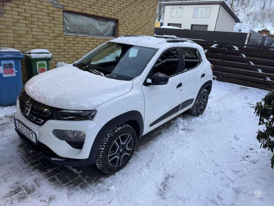 White Dacia Spring 2022 in Kaunas, with an engine capacity of 0.00 L and mileage of 43 thousand km for 4250 €, photo 4 on AUTOMOTO.COM.LV