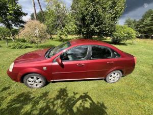 Sarkans Daewoo Nubira 2006 Viļņa, ar dzinēja tilpumu 1.80 L un nobraukumu 182 tūkst. km par 650 €, foto  vietnē AUTOMOTO.COM.LV