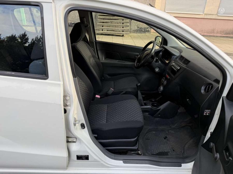 White Daihatsu Cuore 2008 in Klaipeda, with an engine capacity of 1.00 L and mileage of 233 thousand km for 880 €, photo 10 on AUTOMOTO.COM.LV
