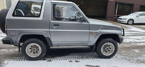 Pelēks Daihatsu Feroza 1991 Viļņa, ar dzinēja tilpumu 1.60 L un nobraukumu 193 tūkst. km par 1380 €, foto 3 vietnē AUTOMOTO.COM.LV